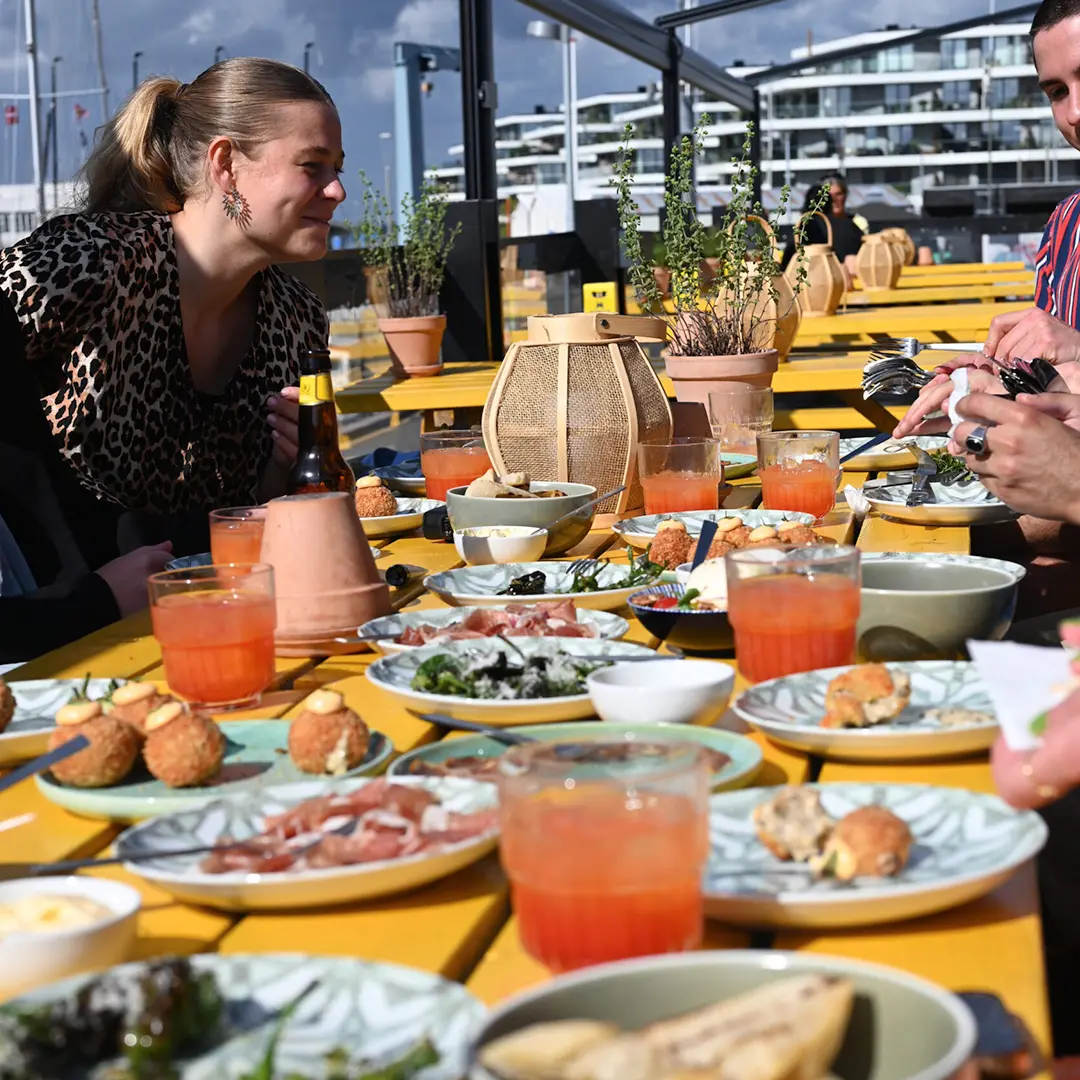 Besøg Lula på Aarhus Ø: Mad, vin, vinimport og vinsmagning.